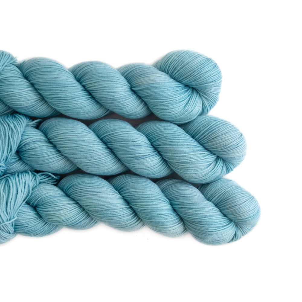 Blue Lagoon | Merino Fingering – oliviaandoliverfibers